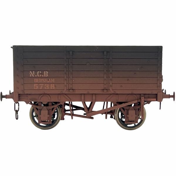 7F-073-018 O Gauge 7 Plank 9' W/B Three Door Bersham 5738 Weathered– Dapol